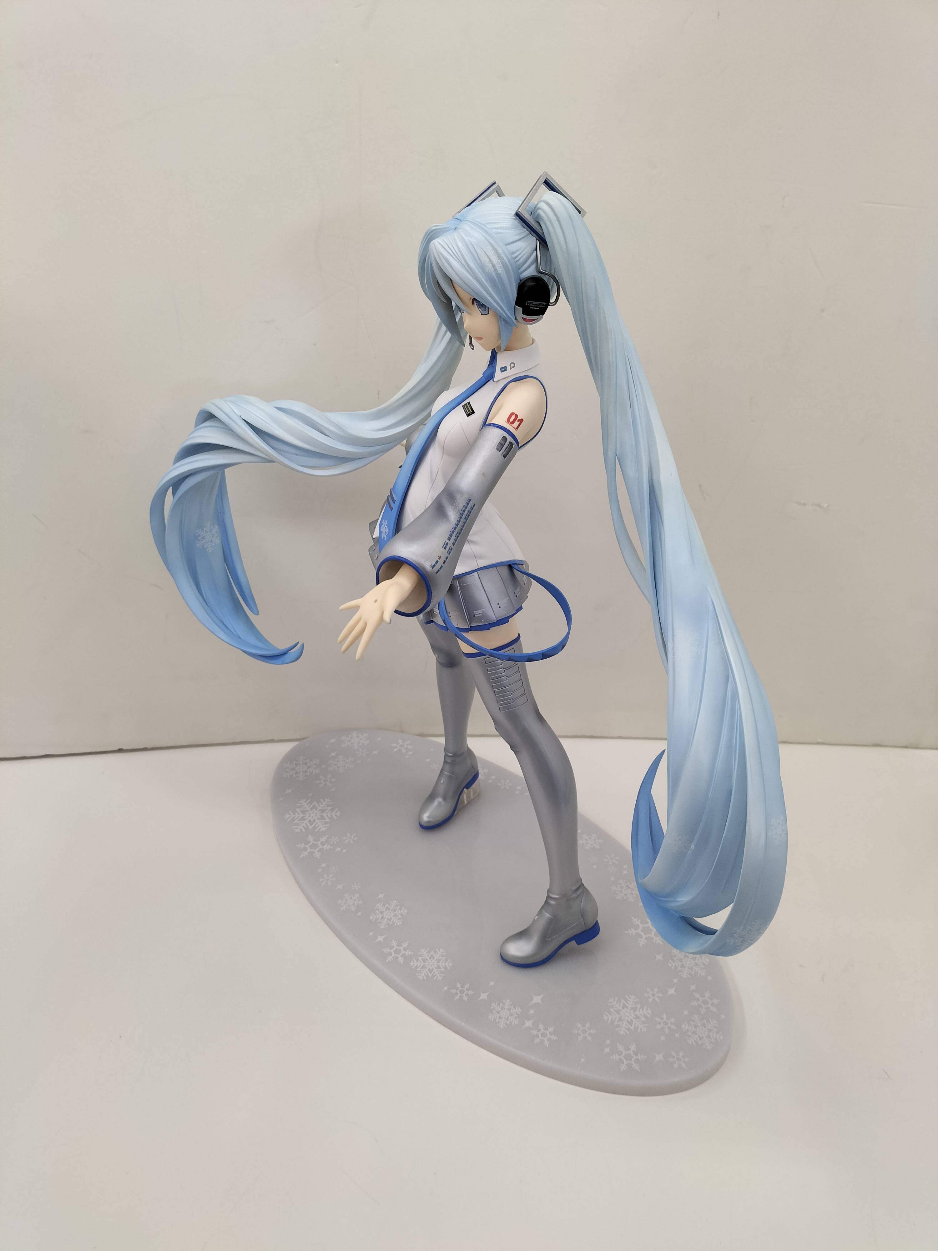 Buy 1/4 scale figure Hatsune Miku Snow Miku FREEING Beautiful girl from ...
