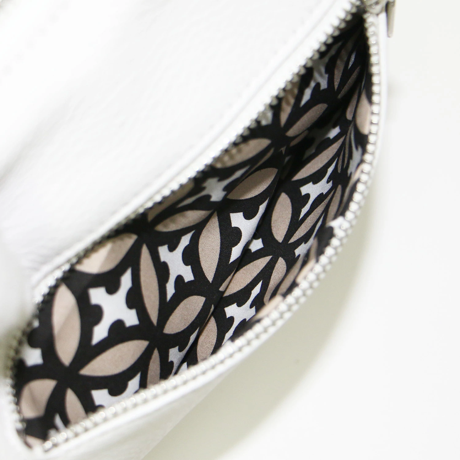 DRESSTERIOR White Bag | Spring/Summer 2025 Shrink Leather Shoulder Bag ...