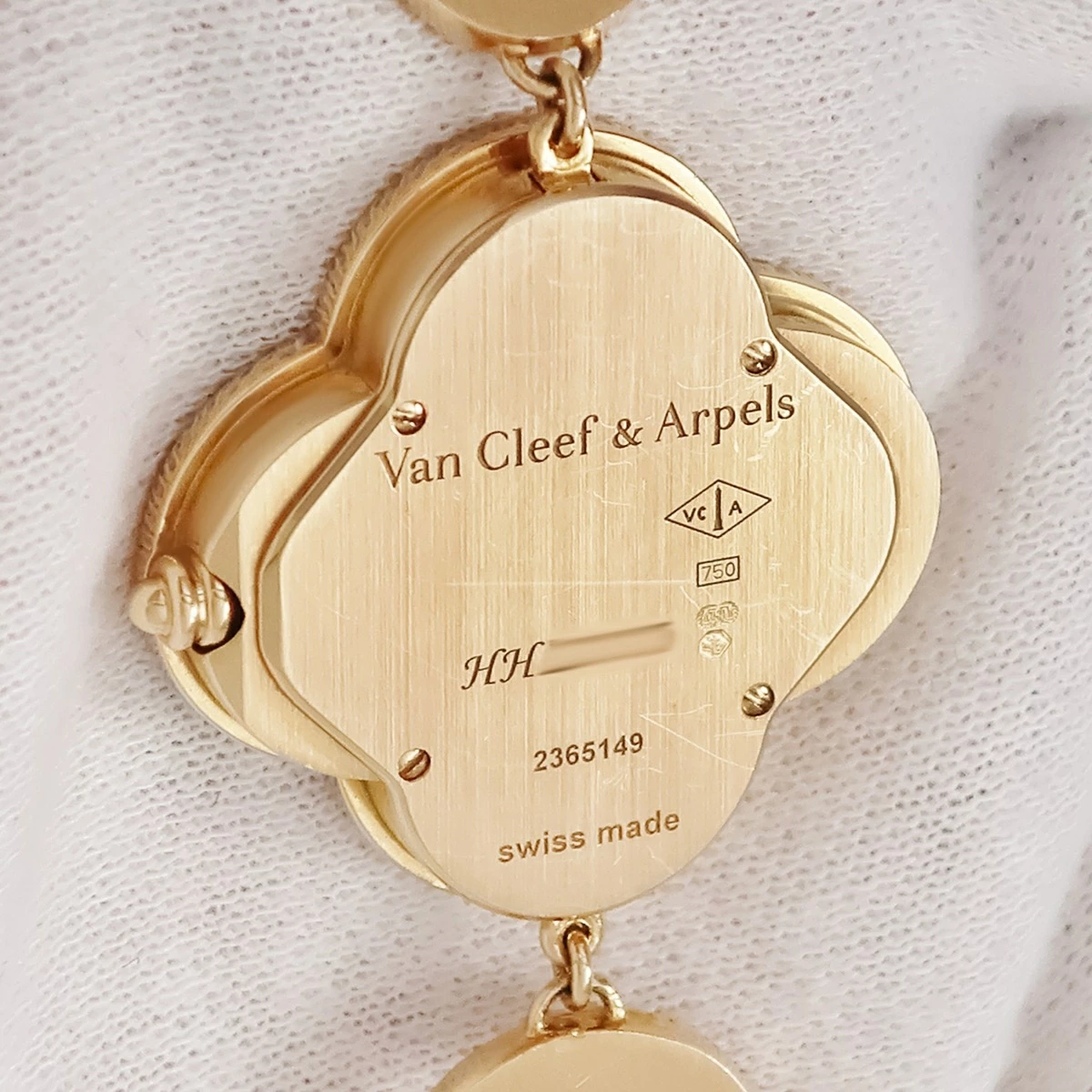 Earn 5x points! Van Cleef & Arpels Alhambra Small Model (VCARN5KC00) in ...