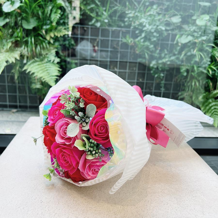 Dozen Rose Bouquet: Soup Flower for Eternal Love - 日本の商品を世界中にお届け | ZenPlus